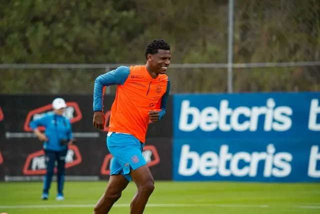 Alan Franco y Robert Arboleda ya entrenan junto a parte de La Tri en la ...