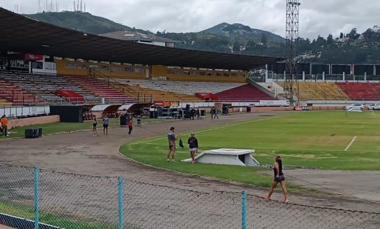 La cancha del Deportivo Cuenca recibió una autorización provisional ...