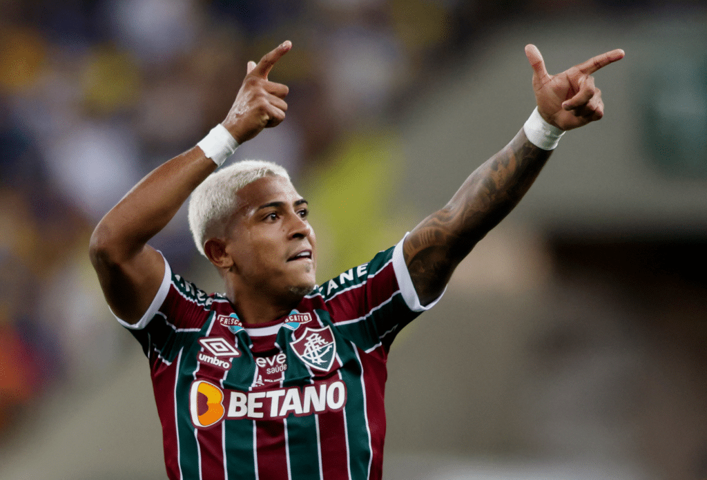 Escándalo en Fluminense: perdió a 4 jugadores por ingresar mujeres al ...