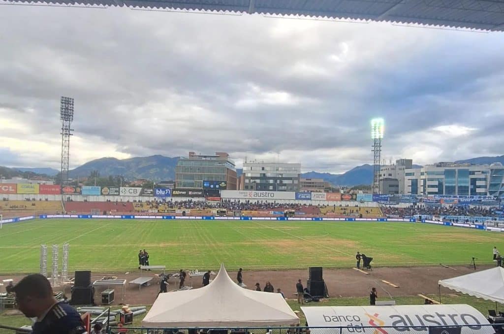 Alcalde de Cuenca informó acuerdos para obras en el Alejandro Serrano ...