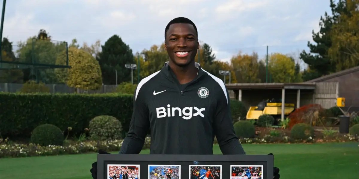 Moisés Caicedo recibe un reconocimiento por sus 100 partidos con el ...