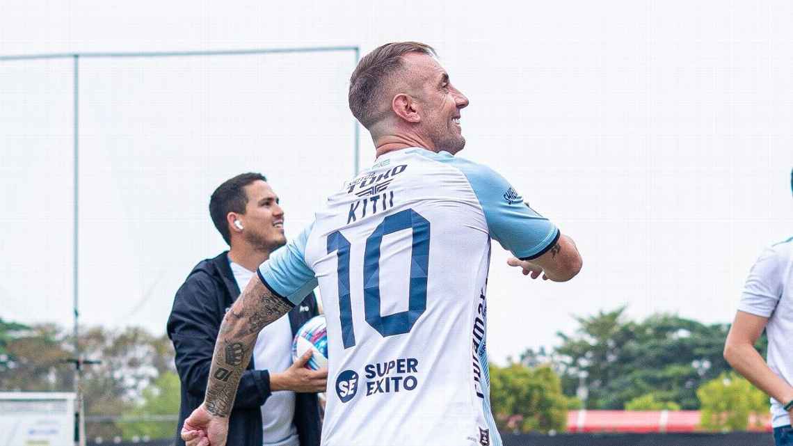 Con una gran presencia de hinchas: Damián Díaz fue presentado en ...