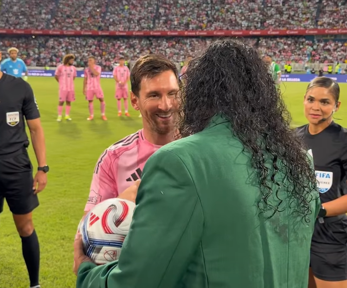 René Higuita intentó recrear su “escorpión” junto a Lionel Messi – El ...