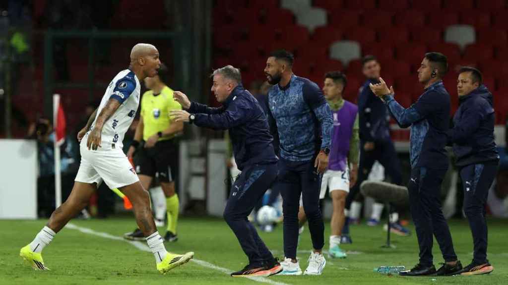Deyverson firmó un doblete y tuvo su mejor partido con Liga de Quito ...