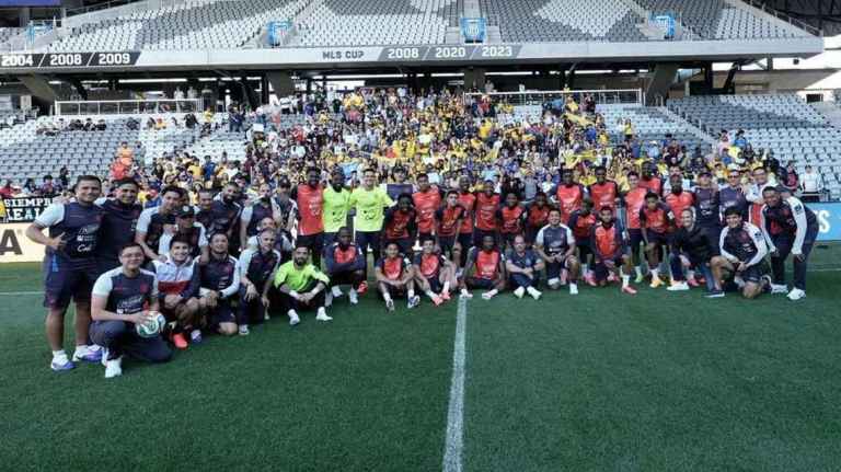 Ecuador cumplió su primera práctica a puertas abiertas: ¿qué jugadores ...